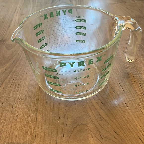 Pyrex | Kitchen | Pyrex 4 Cup Measuring Cup Clear Glass With Green ...